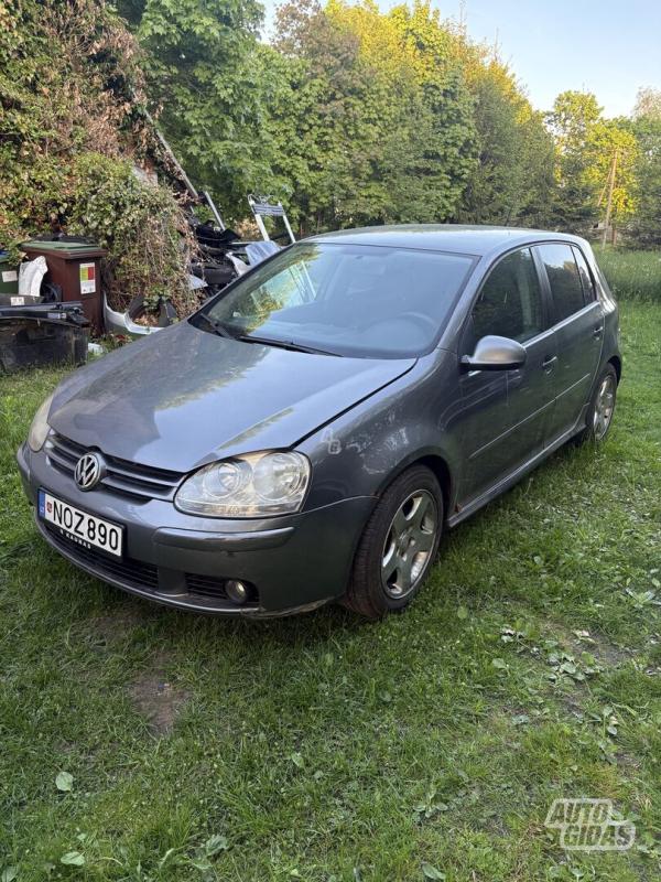 Grey Volkswagen Golf 2005 in Raseiniai, with an engine capacity of 2.00 L and mileage of 402 thousand km for 1500 €, photo 1 on AUTOMOTO.COM.LV
