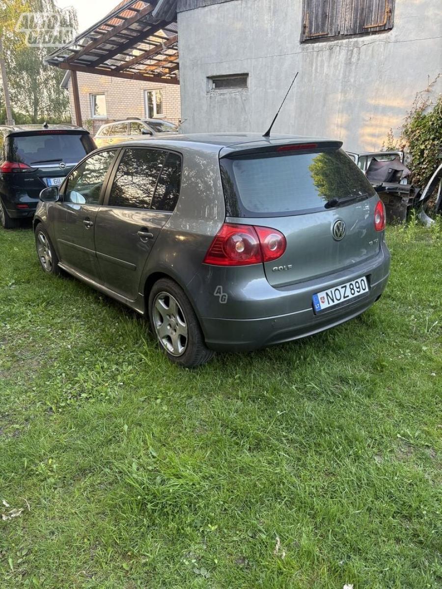 Pelēks Volkswagen Golf 2005 Raseiniai, ar dzinēja tilpumu 2.00 L un nobraukumu 402 tūkst. km par 1500 €, foto 4 vietnē AUTOMOTO.COM.LV
