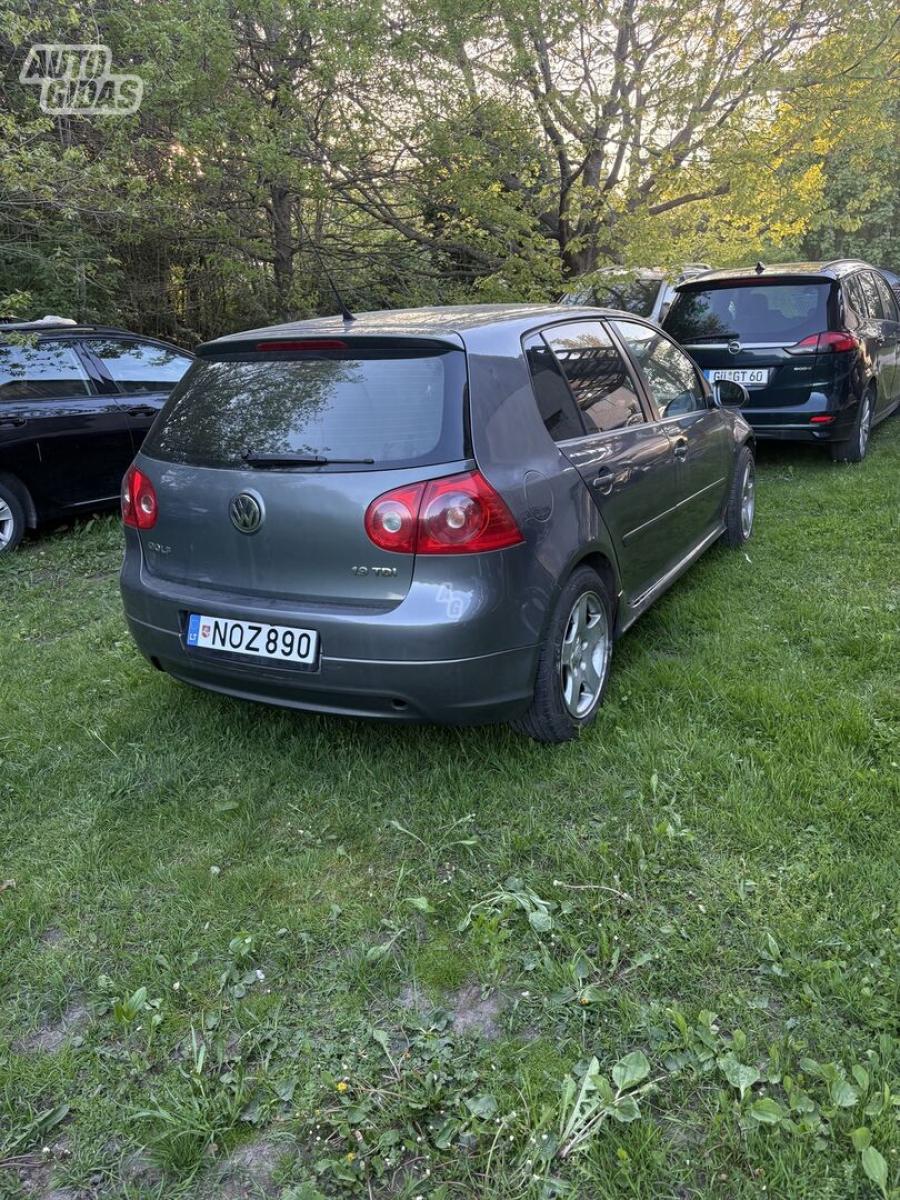Pelēks Volkswagen Golf 2005 Raseiniai, ar dzinēja tilpumu 2.00 L un nobraukumu 402 tūkst. km par 1500 €, foto 5 vietnē AUTOMOTO.COM.LV