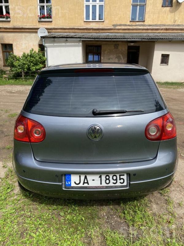 Pelēks Volkswagen Golf 2005 Cēsis, ar dzinēja tilpumu 1.90 L un nobraukumu 337 tūkst. km par 1700 €, foto 3 vietnē AUTOMOTO.COM.LV