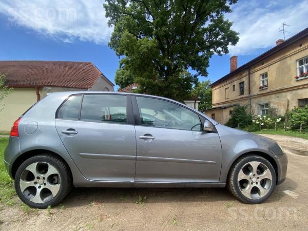Pelēks Volkswagen Golf 2005 Cēsis, ar dzinēja tilpumu 1.90 L un nobraukumu 337 tūkst. km par 1700 €, foto 4 vietnē AUTOMOTO.COM.LV