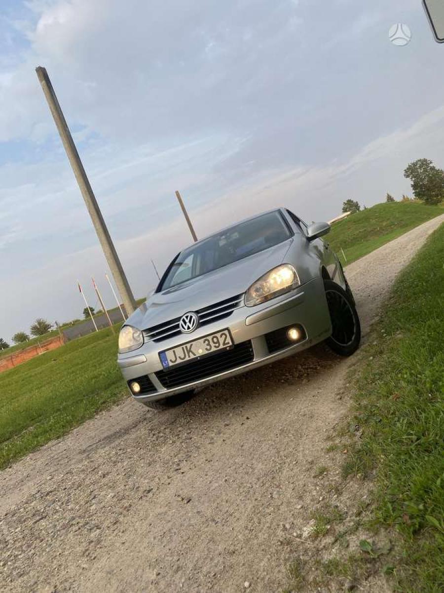 Pelēks Volkswagen Golf 2005 Kauņa, ar dzinēja tilpumu 1.90 L un nobraukumu 305 tūkst. km par 1649 €, foto 1 vietnē AUTOMOTO.COM.LV