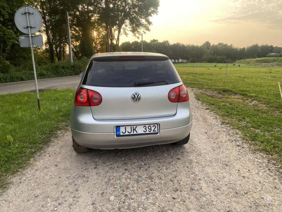Pelēks Volkswagen Golf 2005 Kauņa, ar dzinēja tilpumu 1.90 L un nobraukumu 305 tūkst. km par 1649 €, foto 5 vietnē AUTOMOTO.COM.LV