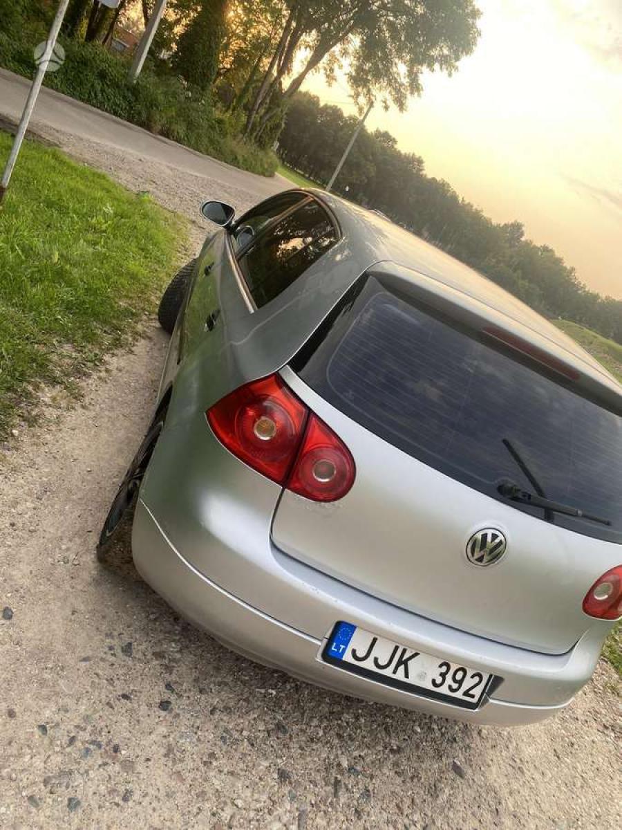 Pelēks Volkswagen Golf 2005 Kauņa, ar dzinēja tilpumu 1.90 L un nobraukumu 305 tūkst. km par 1649 €, foto 6 vietnē AUTOMOTO.COM.LV