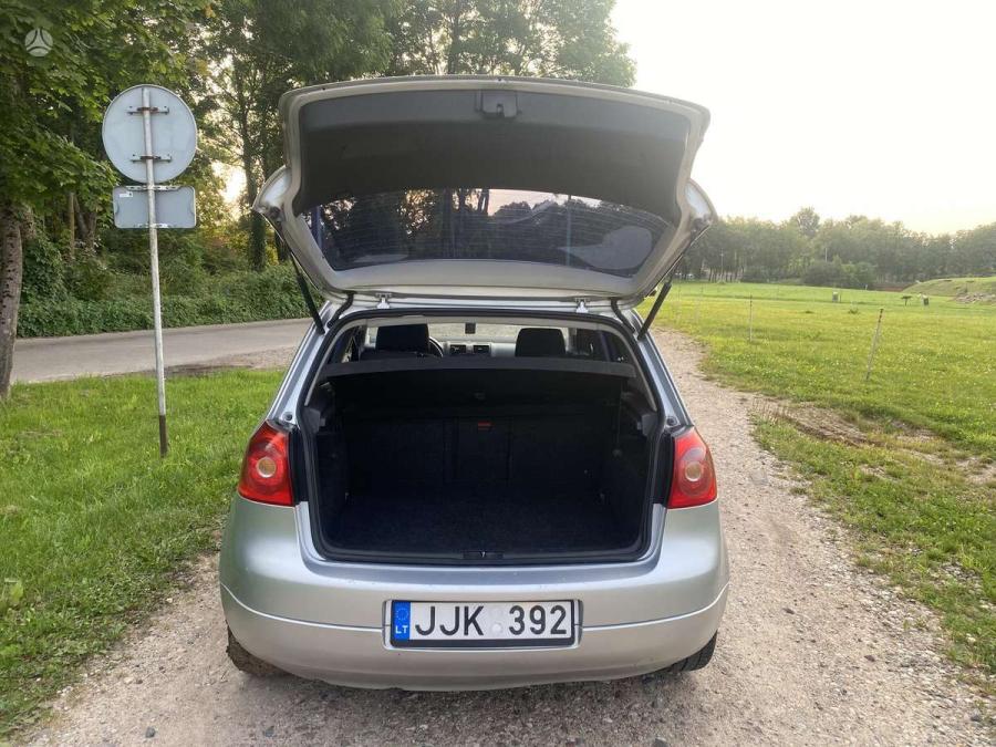 Pelēks Volkswagen Golf 2005 Kauņa, ar dzinēja tilpumu 1.90 L un nobraukumu 305 tūkst. km par 1649 €, foto 7 vietnē AUTOMOTO.COM.LV