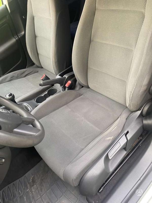 Grey Volkswagen Golf 2005 in Kaunas, with an engine capacity of 1.90 L and mileage of 305 thousand km for 1649 €, photo 10 on AUTOMOTO.COM.LV