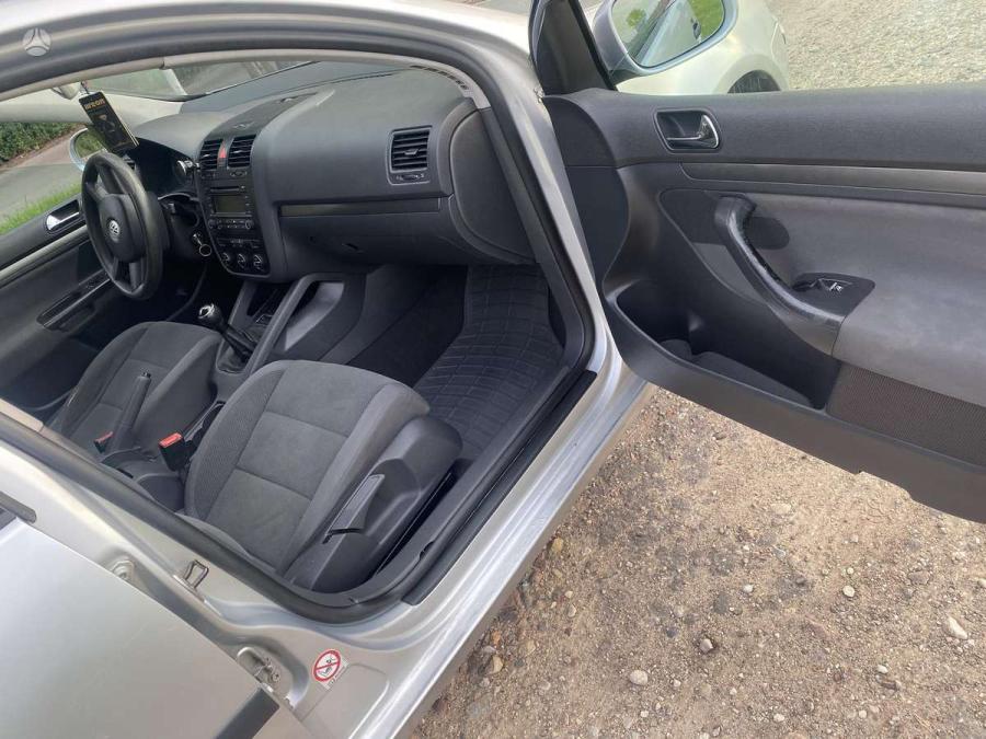 Pelēks Volkswagen Golf 2005 Kauņa, ar dzinēja tilpumu 1.90 L un nobraukumu 305 tūkst. km par 1649 €, foto 12 vietnē AUTOMOTO.COM.LV