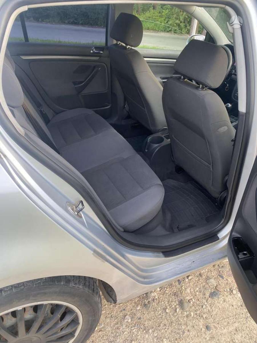 Pelēks Volkswagen Golf 2005 Kauņa, ar dzinēja tilpumu 1.90 L un nobraukumu 305 tūkst. km par 1649 €, foto 13 vietnē AUTOMOTO.COM.LV