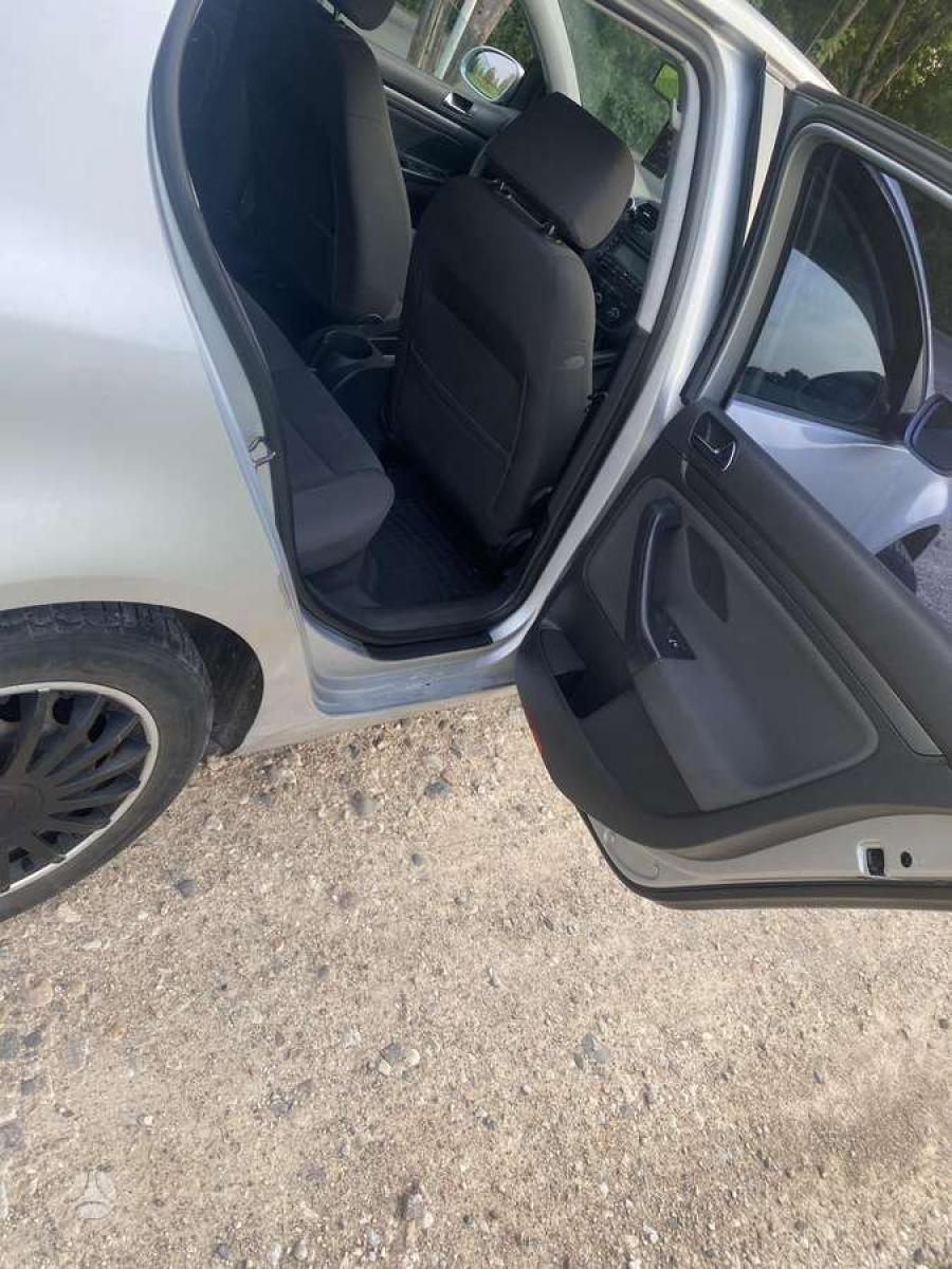 Pelēks Volkswagen Golf 2005 Kauņa, ar dzinēja tilpumu 1.90 L un nobraukumu 305 tūkst. km par 1649 €, foto 14 vietnē AUTOMOTO.COM.LV