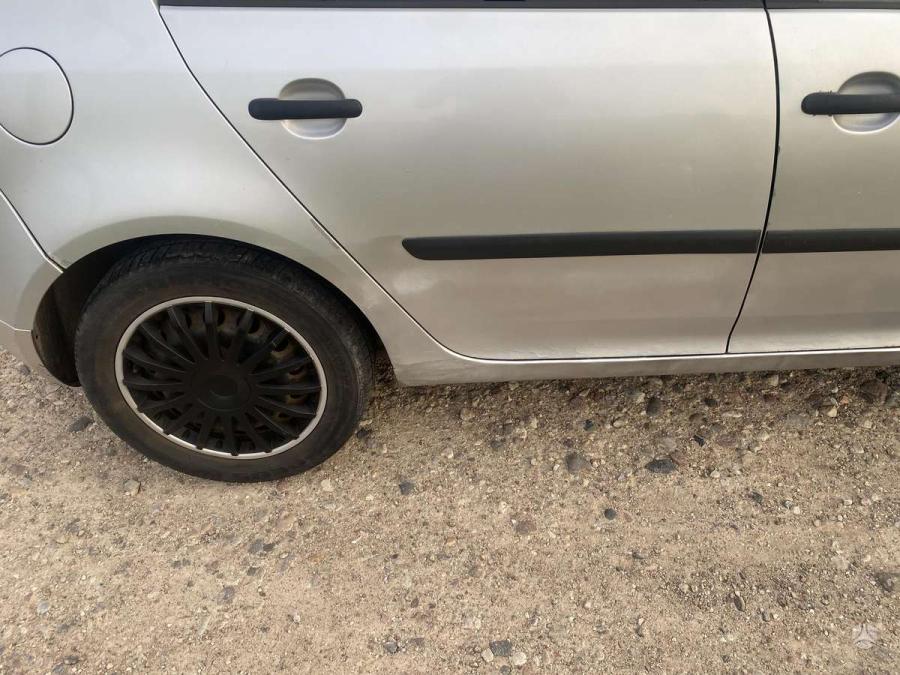 Pelēks Volkswagen Golf 2005 Kauņa, ar dzinēja tilpumu 1.90 L un nobraukumu 305 tūkst. km par 1649 €, foto 16 vietnē AUTOMOTO.COM.LV