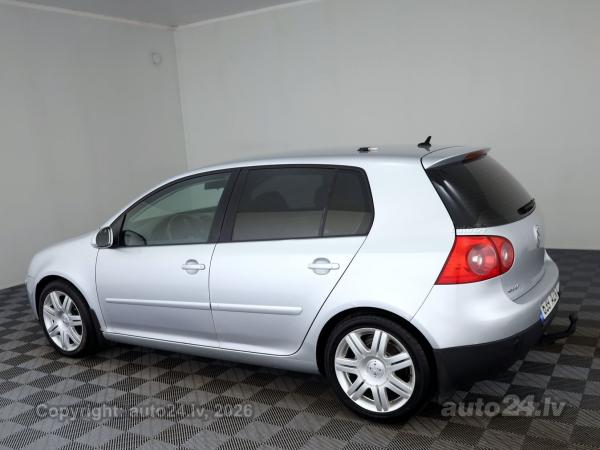 Pelēks Volkswagen Golf 2005 Tallina, ar dzinēja tilpumu 1.90 L un nobraukumu 379 tūkst. km par 1499 €, foto 4 vietnē AUTOMOTO.COM.LV