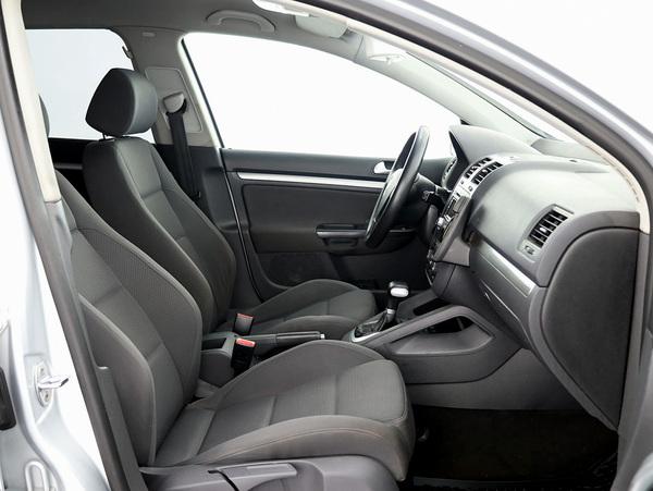 Grey Volkswagen Golf 2005 in Tallinn, with an engine capacity of 1.90 L and mileage of 379 thousand km for 1499 €, photo 6 on AUTOMOTO.COM.LV
