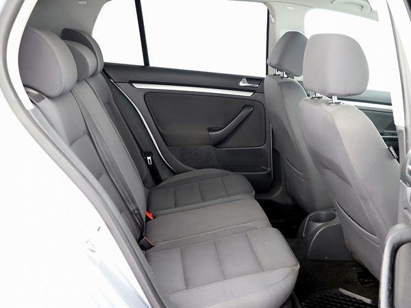 Grey Volkswagen Golf 2005 in Tallinn, with an engine capacity of 1.90 L and mileage of 379 thousand km for 1499 €, photo 7 on AUTOMOTO.COM.LV