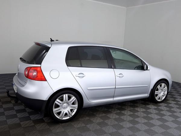 Grey Volkswagen Golf 2005 in Tallinn, with an engine capacity of 1.90 L and mileage of 379 thousand km for 1499 €, photo 10 on AUTOMOTO.COM.LV