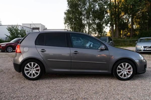 Pelēks Volkswagen Golf 2005 Liepāja, ar dzinēja tilpumu 2.00 L un nobraukumu 294 tūkst. km par 3450 €, foto 4 vietnē AUTOMOTO.COM.LV