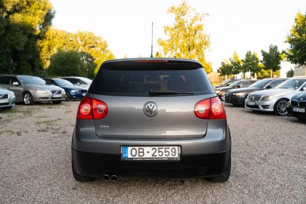 Pelēks Volkswagen Golf 2005 Liepāja, ar dzinēja tilpumu 2.00 L un nobraukumu 294 tūkst. km par 3450 €, foto 7 vietnē AUTOMOTO.COM.LV