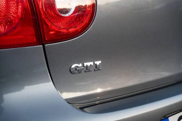 Pelēks Volkswagen Golf 2005 Liepāja, ar dzinēja tilpumu 2.00 L un nobraukumu 294 tūkst. km par 3450 €, foto 9 vietnē AUTOMOTO.COM.LV