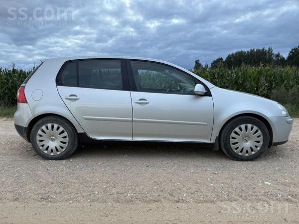 Pelēks Volkswagen Golf 2005 Valmiera, ar dzinēja tilpumu 1.90 L un nobraukumu 271 tūkst. km par 1495 €, foto 3 vietnē AUTOMOTO.COM.LV