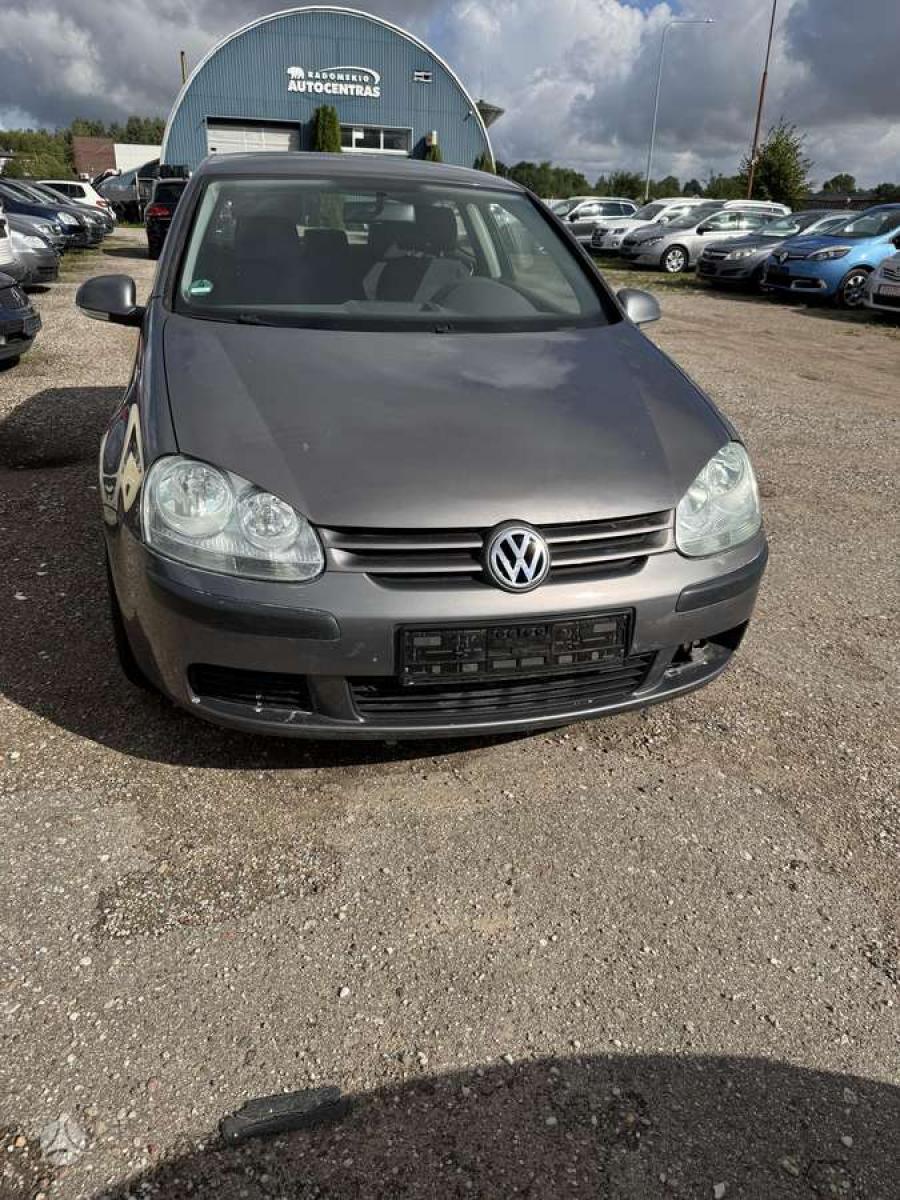 Pelēks Volkswagen Golf 2005 Jurbarkas, ar dzinēja tilpumu 1.90 L un nobraukumu 270 tūkst. km par 1899 €, foto 3 vietnē AUTOMOTO.COM.LV