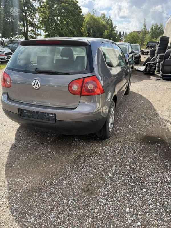 Grey Volkswagen Golf 2005 in Jurbarkas, with an engine capacity of 1.90 L and mileage of 270 thousand km for 1899 €, photo 3 on AUTOMOTO.COM.LV