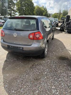 Pelēks Volkswagen Golf 2005 Jurbarkas, ar dzinēja tilpumu 1.90 L un nobraukumu 270 tūkst. km par 1899 €, foto 4 vietnē AUTOMOTO.COM.LV