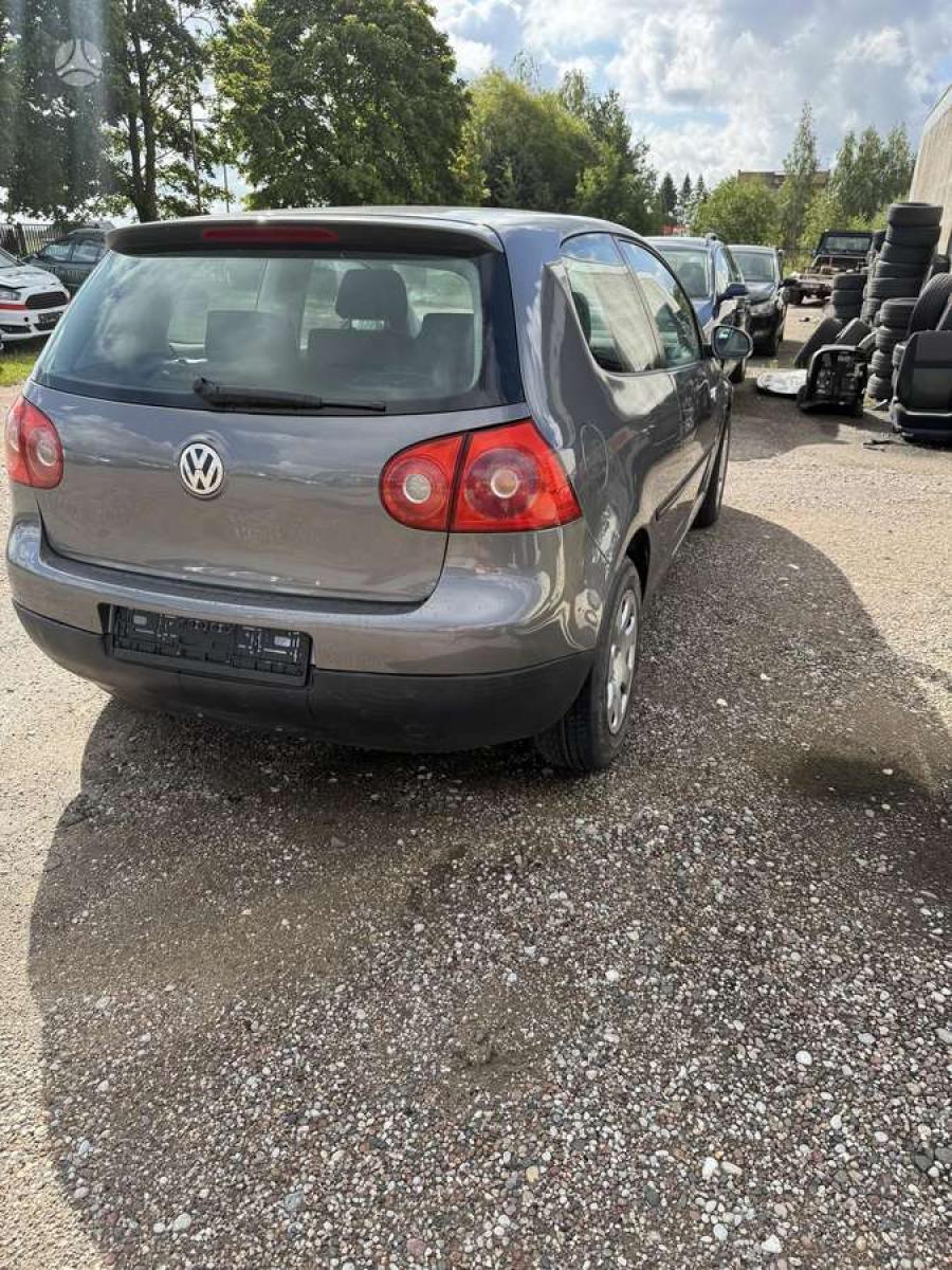 Pelēks Volkswagen Golf 2005 Jurbarkas, ar dzinēja tilpumu 1.90 L un nobraukumu 270 tūkst. km par 1899 €, foto 4 vietnē AUTOMOTO.COM.LV