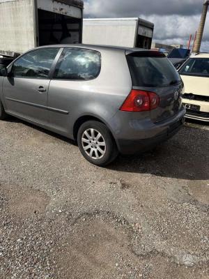 Pelēks Volkswagen Golf 2005 Jurbarkas, ar dzinēja tilpumu 1.90 L un nobraukumu 270 tūkst. km par 1899 €, foto 6 vietnē AUTOMOTO.COM.LV