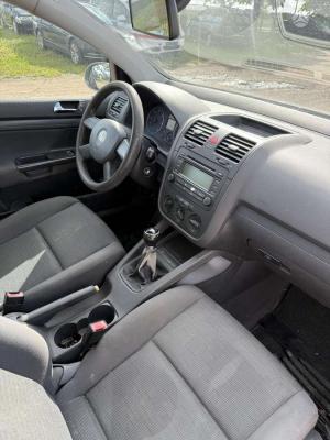 Pelēks Volkswagen Golf 2005 Jurbarkas, ar dzinēja tilpumu 1.90 L un nobraukumu 270 tūkst. km par 1899 €, foto 9 vietnē AUTOMOTO.COM.LV