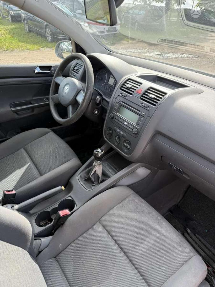 Pelēks Volkswagen Golf 2005 Jurbarkas, ar dzinēja tilpumu 1.90 L un nobraukumu 270 tūkst. km par 1899 €, foto 9 vietnē AUTOMOTO.COM.LV