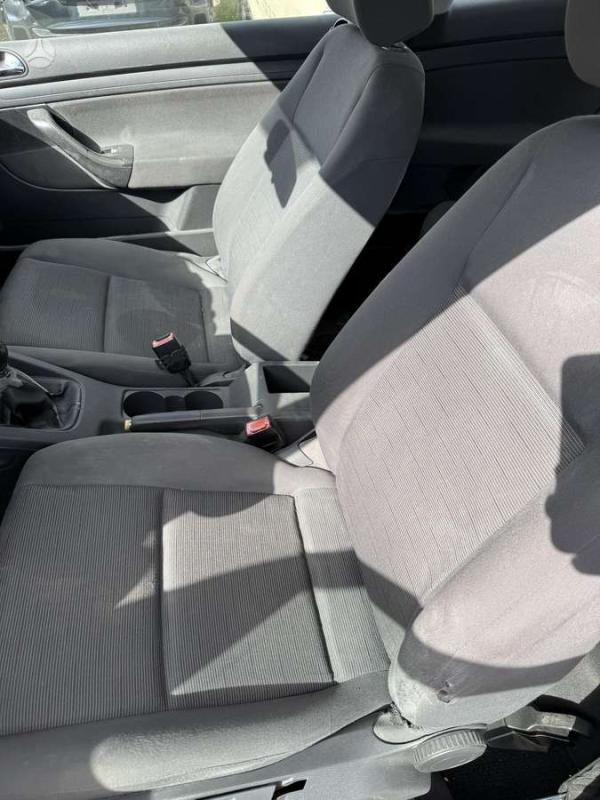 Grey Volkswagen Golf 2005 in Jurbarkas, with an engine capacity of 1.90 L and mileage of 270 thousand km for 1899 €, photo 9 on AUTOMOTO.COM.LV