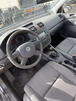 Pelēks Volkswagen Golf 2005 Jurbarkas, ar dzinēja tilpumu 1.90 L un nobraukumu 270 tūkst. km par 1899 €, foto 13 vietnē AUTOMOTO.COM.LV