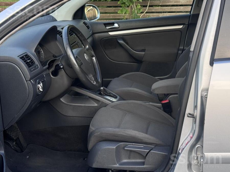 Pelēks Volkswagen Golf 2005 Rīga, ar dzinēja tilpumu 1.90 L un nobraukumu 303 tūkst. km par 1950 €, foto 14 vietnē AUTOMOTO.COM.LV