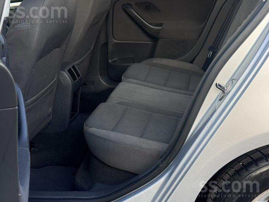 Pelēks Volkswagen Golf 2005 Rīga, ar dzinēja tilpumu 1.90 L un nobraukumu 303 tūkst. km par 1950 €, foto 15 vietnē AUTOMOTO.COM.LV
