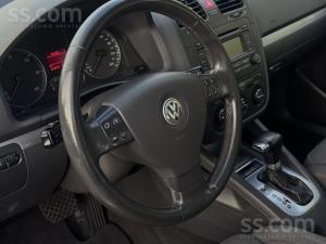 Pelēks Volkswagen Golf 2005 Rīga, ar dzinēja tilpumu 1.90 L un nobraukumu 303 tūkst. km par 1950 €, foto 18 vietnē AUTOMOTO.COM.LV