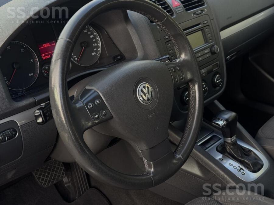 Pelēks Volkswagen Golf 2005 Rīga, ar dzinēja tilpumu 1.90 L un nobraukumu 303 tūkst. km par 1950 €, foto 18 vietnē AUTOMOTO.COM.LV