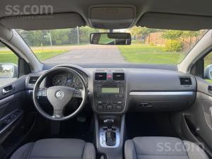 Pelēks Volkswagen Golf 2005 Rīga, ar dzinēja tilpumu 1.90 L un nobraukumu 303 tūkst. km par 1950 €, foto 20 vietnē AUTOMOTO.COM.LV