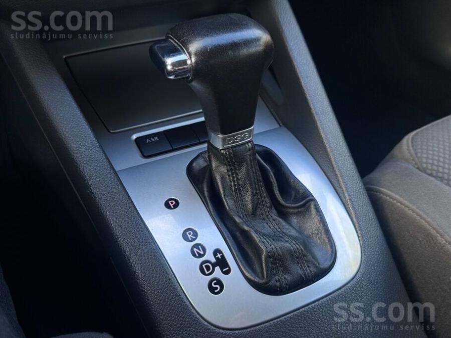 Pelēks Volkswagen Golf 2005 Rīga, ar dzinēja tilpumu 1.90 L un nobraukumu 303 tūkst. km par 1950 €, foto 23 vietnē AUTOMOTO.COM.LV