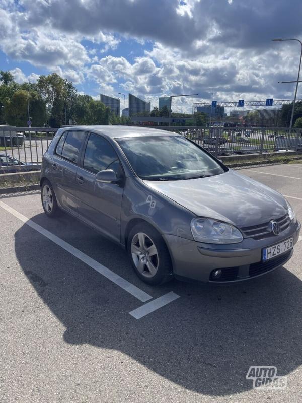 Volkswagen Golf 2005 Viļņa vietnē Pelēks Volkswagen Golf 2005 Viļņa, ar dzinēja tilpumu 1.90 L un nobraukumu 360 tūkst. km par 1500 €, foto 3 vietnē AUTOMOTO.COM.LV