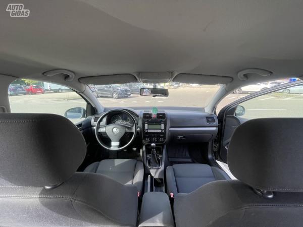 Volkswagen Golf 2005 Viļņa vietnē Pelēks Volkswagen Golf 2005 Viļņa, ar dzinēja tilpumu 1.90 L un nobraukumu 360 tūkst. km par 1500 €, foto 7 vietnē AUTOMOTO.COM.LV