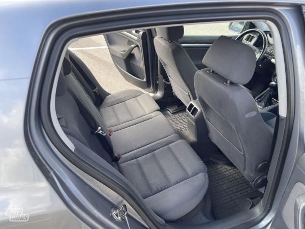 Volkswagen Golf 2005 Viļņa vietnē Pelēks Volkswagen Golf 2005 Viļņa, ar dzinēja tilpumu 1.90 L un nobraukumu 360 tūkst. km par 1500 €, foto 10 vietnē AUTOMOTO.COM.LV