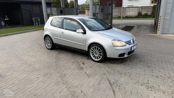 Pelēks Volkswagen Golf 2005 Viļņa, ar dzinēja tilpumu 1.90 L un nobraukumu 300 tūkst. km par 1350 €, foto 4 vietnē AUTOMOTO.COM.LV