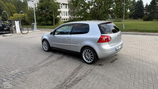 Pelēks Volkswagen Golf 2005 Viļņa, ar dzinēja tilpumu 1.90 L un nobraukumu 300 tūkst. km par 1350 €, foto 7 vietnē AUTOMOTO.COM.LV