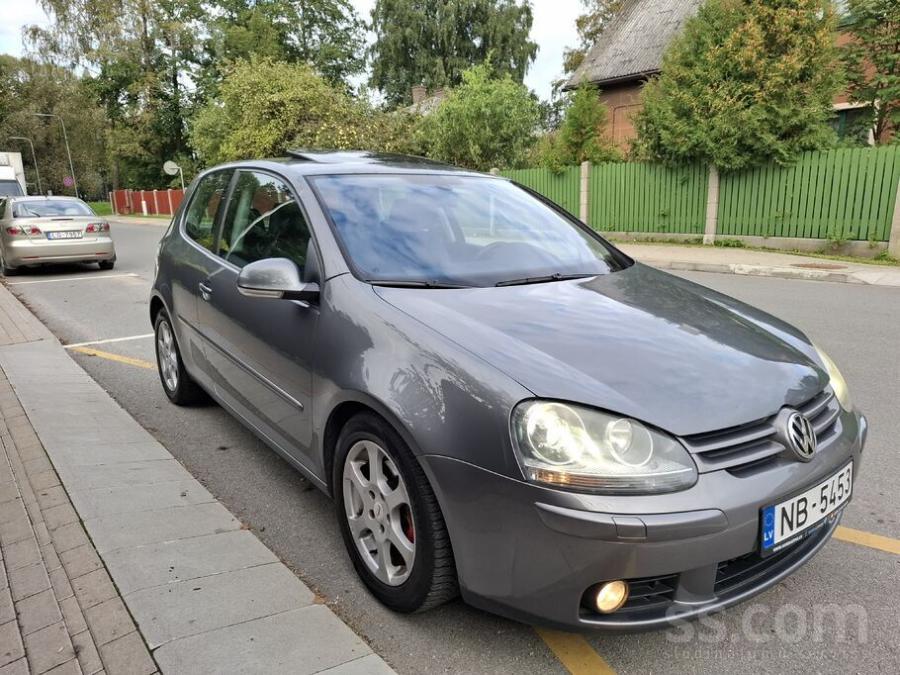 Pelēks Volkswagen Golf 2005 Rīga, ar dzinēja tilpumu 2.00 L un nobraukumu 312 tūkst. km par 1580 €, foto 3 vietnē AUTOMOTO.COM.LV