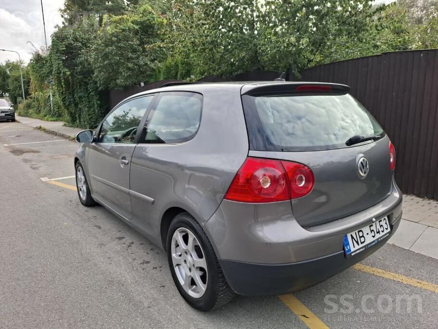 Pelēks Volkswagen Golf 2005 Rīga, ar dzinēja tilpumu 2.00 L un nobraukumu 312 tūkst. km par 1580 €, foto 5 vietnē AUTOMOTO.COM.LV