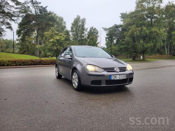 Pelēks Volkswagen Golf 2005 Jūrmala, ar dzinēja tilpumu 1.90 L un nobraukumu 215 tūkst. km par 2250 €, foto 3 vietnē AUTOMOTO.COM.LV