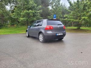 Pelēks Volkswagen Golf 2005 Jūrmala, ar dzinēja tilpumu 1.90 L un nobraukumu 215 tūkst. km par 2250 €, foto 4 vietnē AUTOMOTO.COM.LV