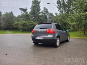 Pelēks Volkswagen Golf 2005 Jūrmala, ar dzinēja tilpumu 1.90 L un nobraukumu 215 tūkst. km par 2250 €, foto 5 vietnē AUTOMOTO.COM.LV
