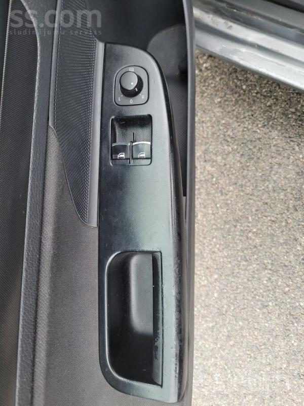 Pelēks Volkswagen Golf 2005 Jūrmala, ar dzinēja tilpumu 1.90 L un nobraukumu 215 tūkst. km par 2250 €, foto 9 vietnē AUTOMOTO.COM.LV