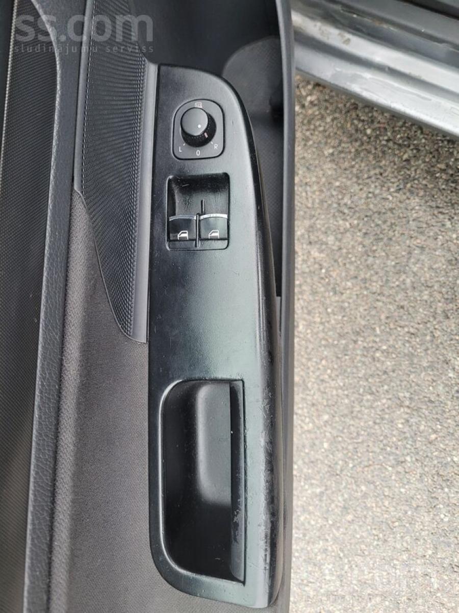 Pelēks Volkswagen Golf 2005 Jūrmala, ar dzinēja tilpumu 1.90 L un nobraukumu 215 tūkst. km par 2250 €, foto 9 vietnē AUTOMOTO.COM.LV