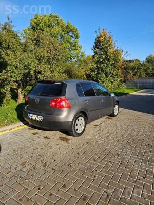 Grey Volkswagen Golf 2005 in Riga, with an engine capacity of 1.60 L and mileage of 245 thousand km for 1399 €, photo 3 on AUTOMOTO.COM.LV